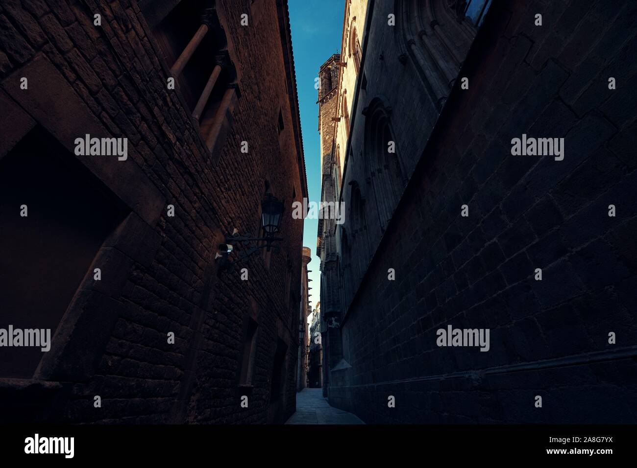 Narrow alley in Gothic Quarter in Barcelona Spain Stock Photo - Alamy