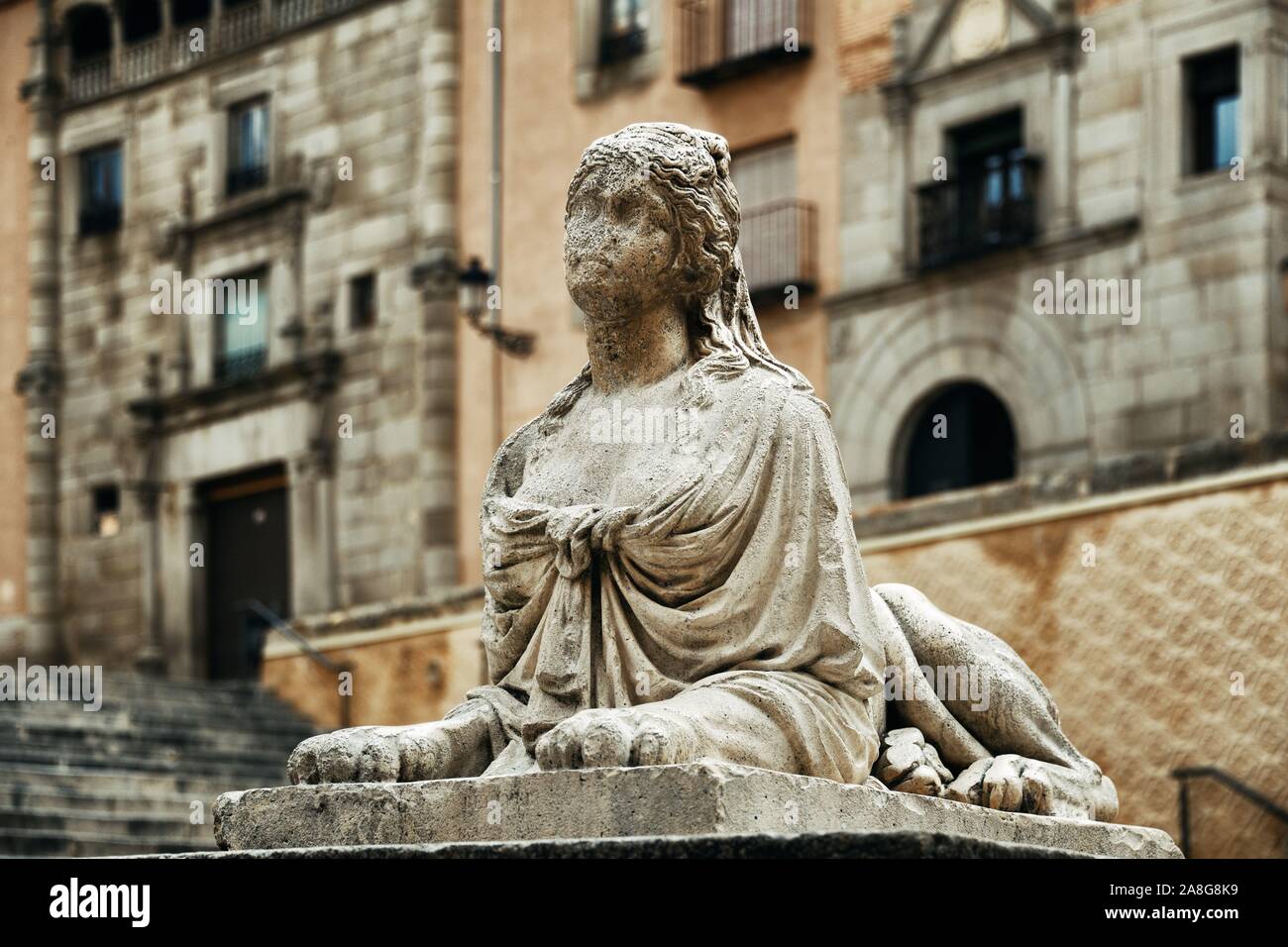 Segovia lion statue hi-res stock photography and images - Alamy