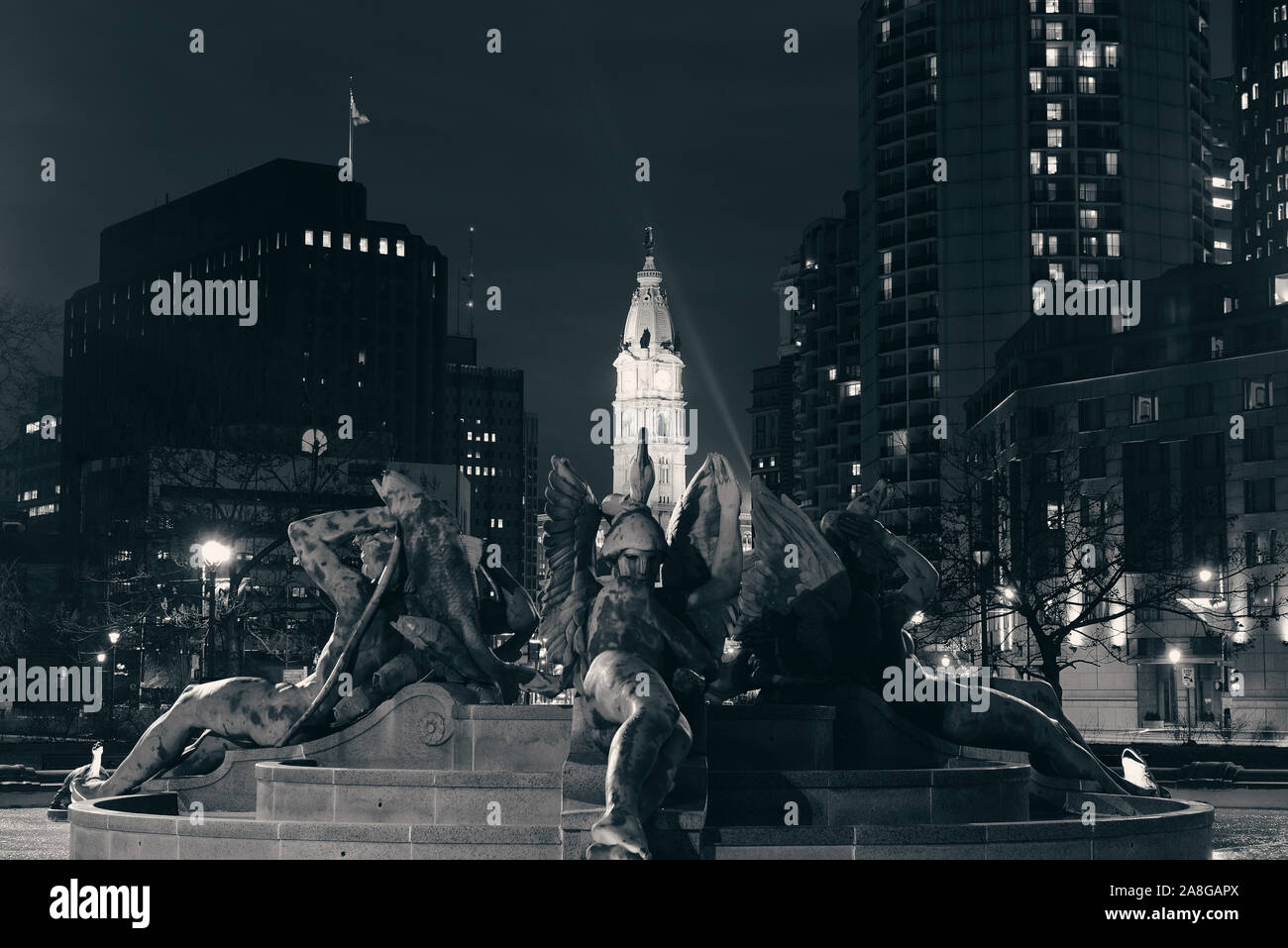 Philadelphia City Hall and statue at night Stock Photo - Alamy