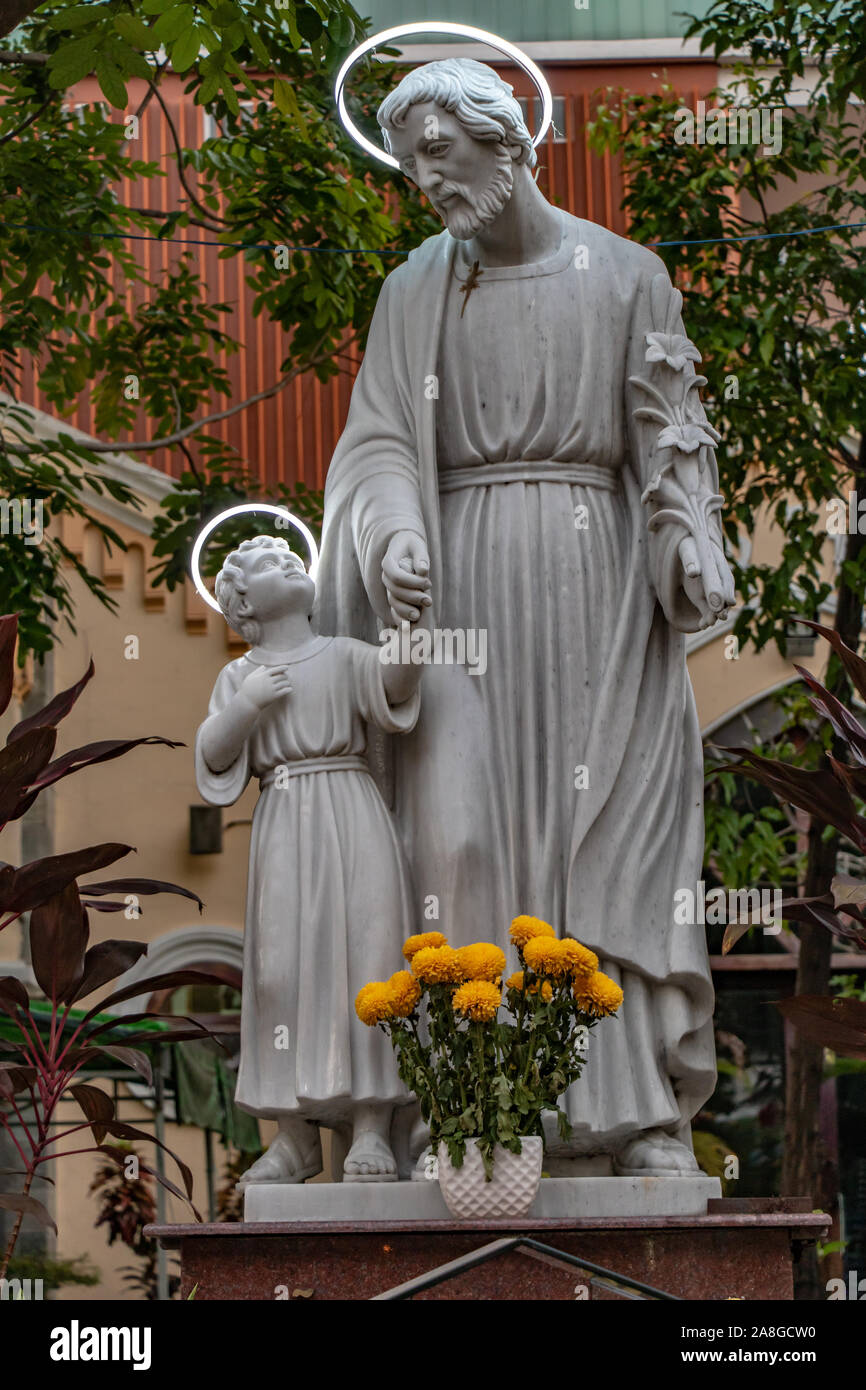 Statue of St. Joseph and the Child Jesus. The Huyen Sy church, Saigon ...