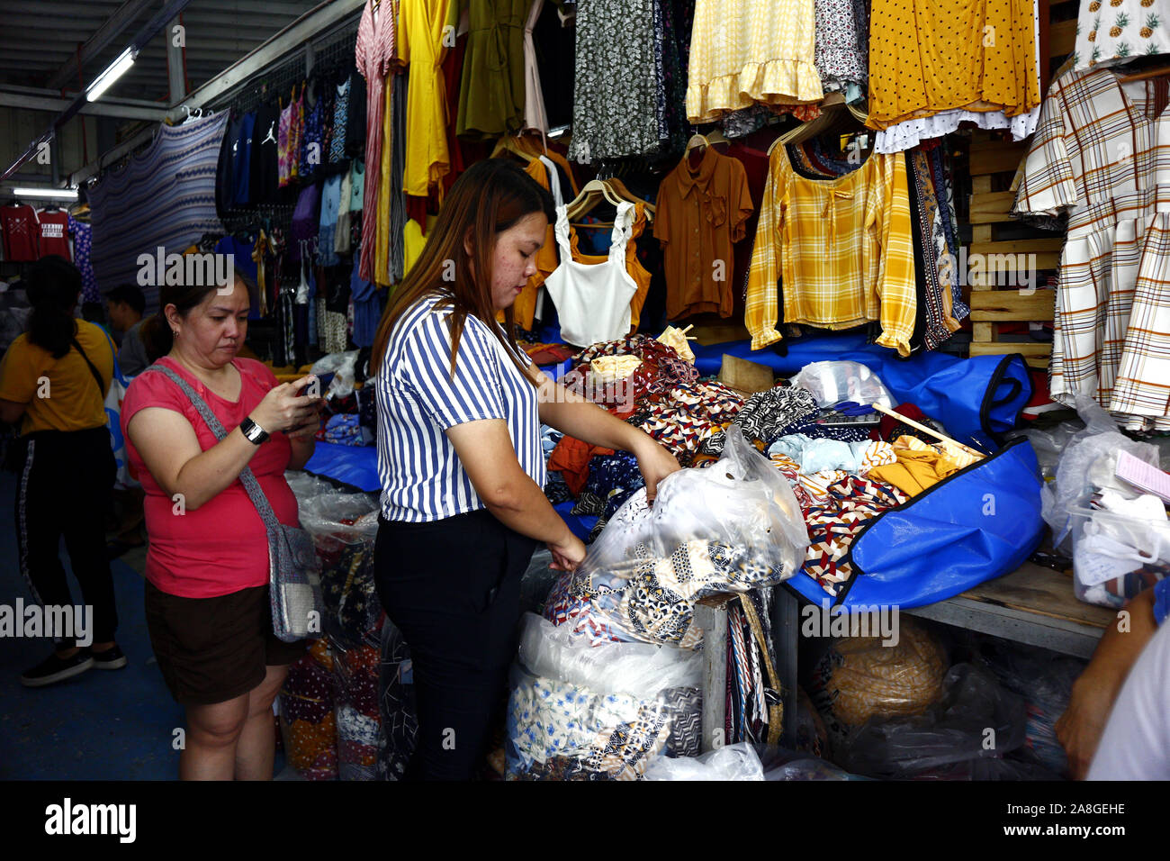 Tiangge hi-res stock photography and images - Alamy