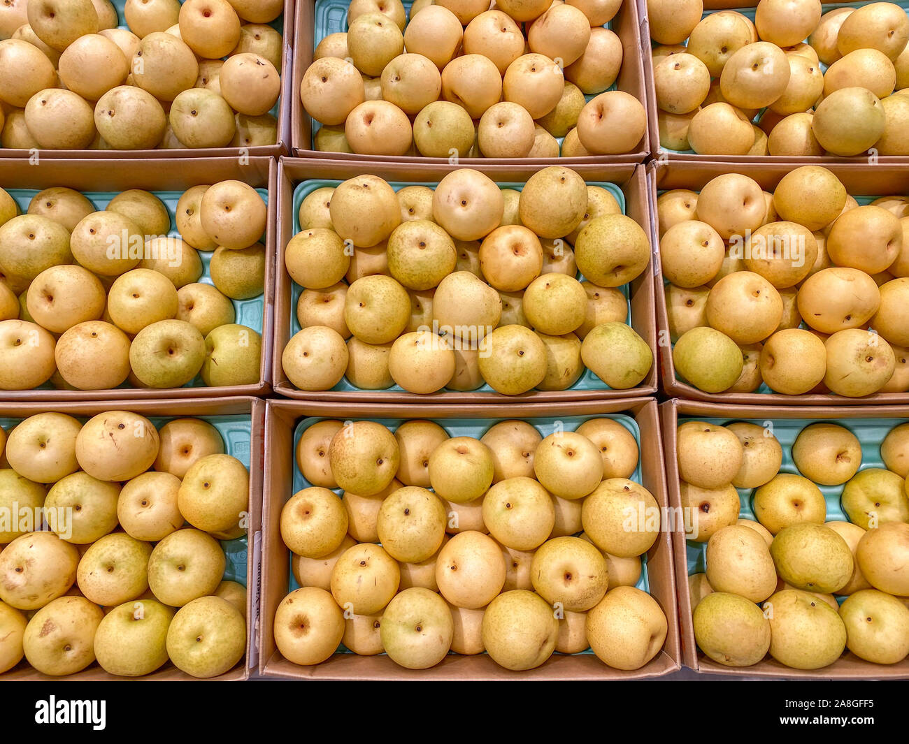 Fresh Asian pears in boxes for sale at supermarket Stock Photo - Alamy