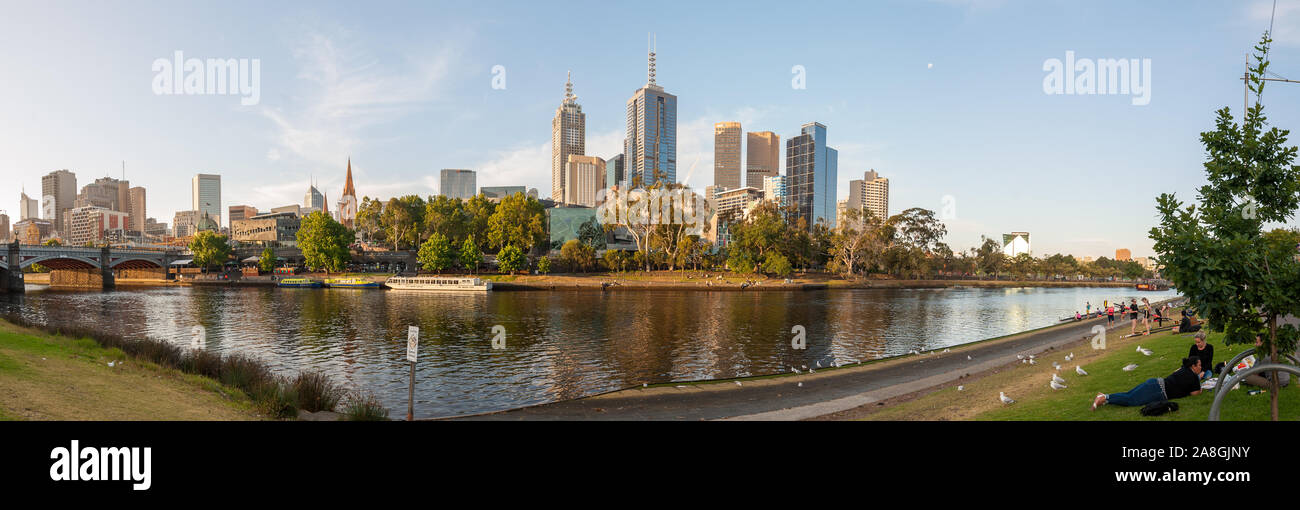 Melbourne skyline panoramic hi-res stock photography and images - Alamy