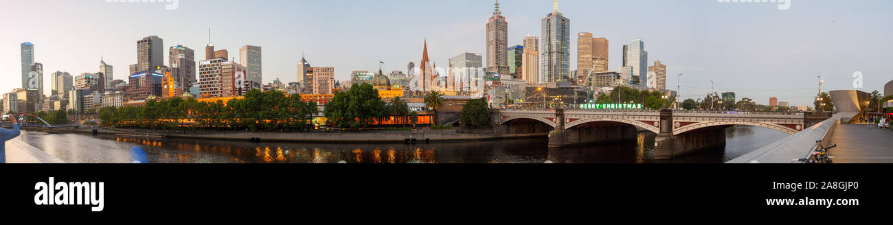 Melbourne skyline panoramic hi-res stock photography and images - Alamy