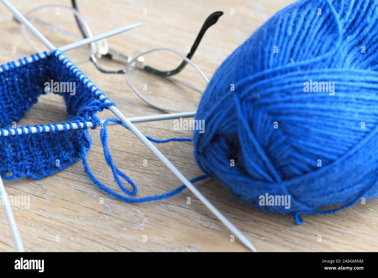 knitting needles with wool Stock Photo - Alamy
