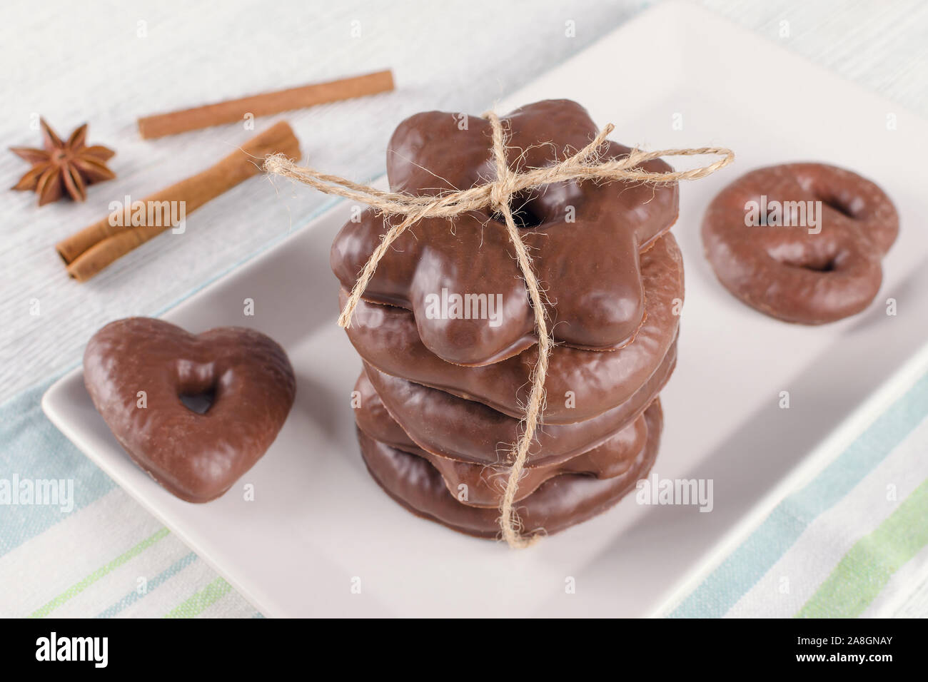 Dark chocolate lebkuchen hi-res stock photography and images - Alamy