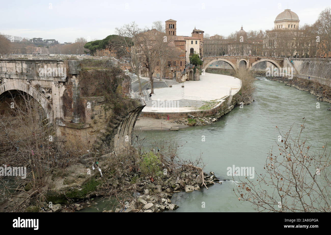 The isle of the tiber rome hi-res stock photography and images - Alamy