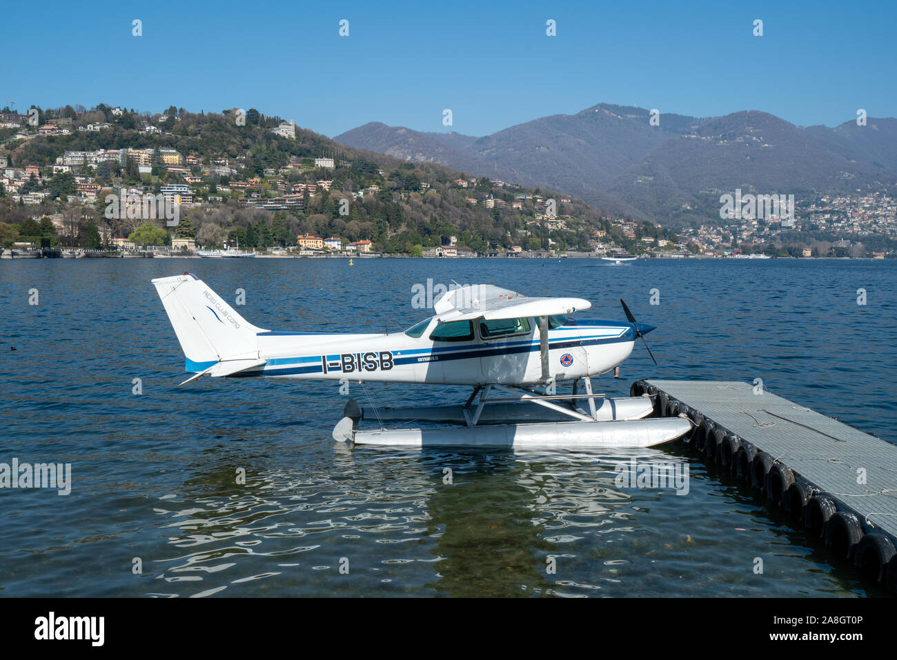 Seaplane in lake hi-res stock photography and images - Alamy