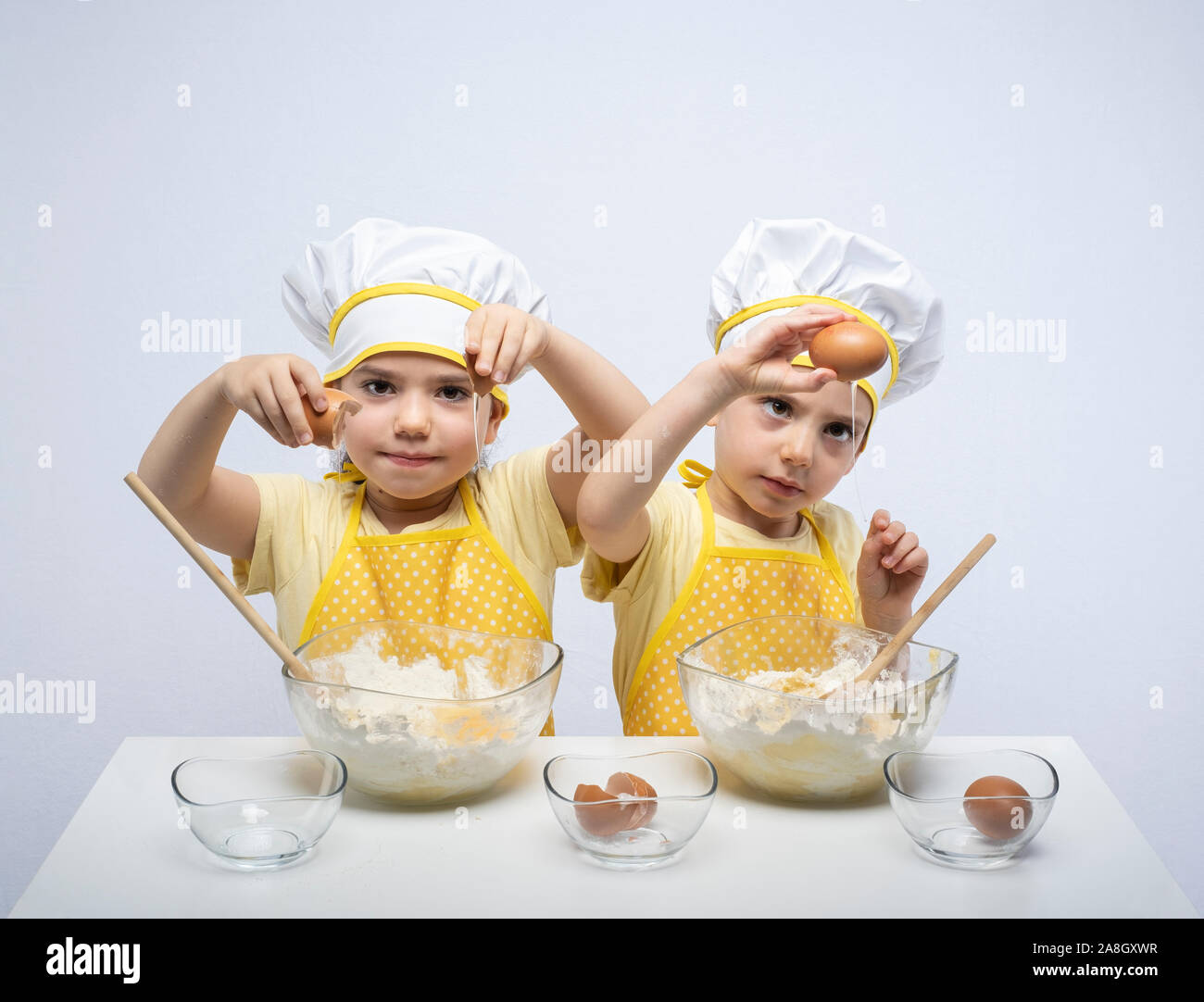 Two sisters bakery hi-res stock photography and images - Alamy