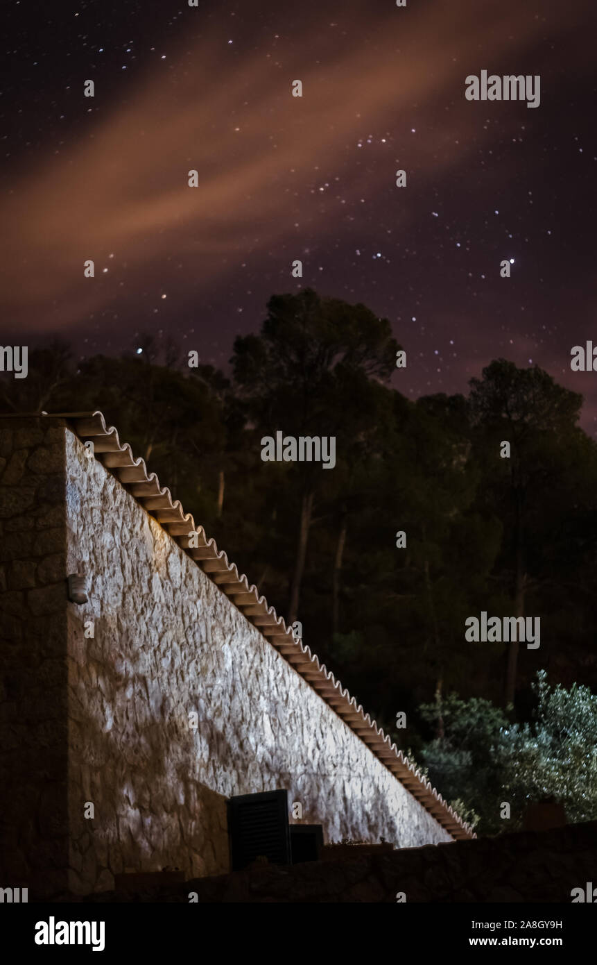 STARRY SKY OVER A HOUSE 2 Stock Photo - Alamy