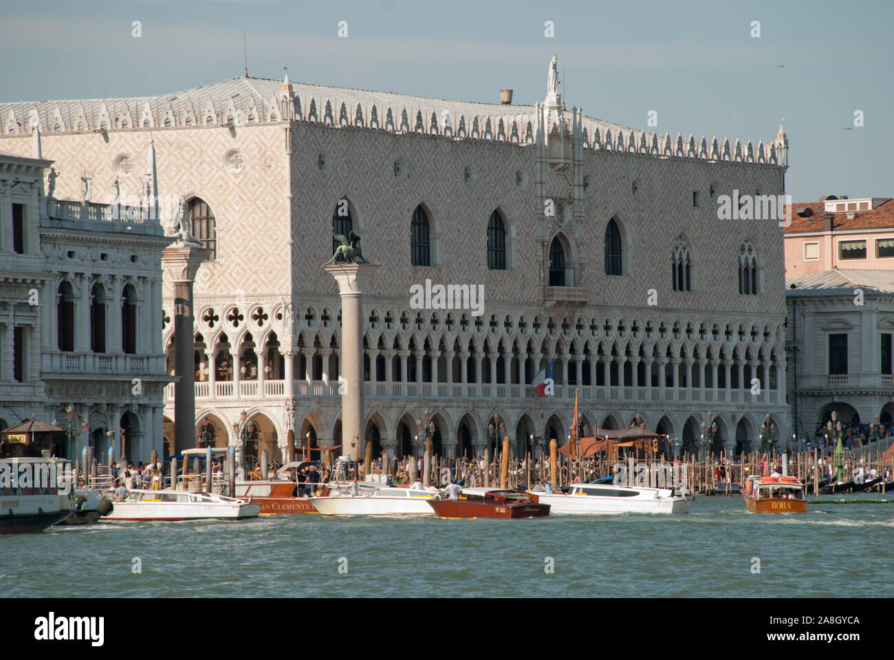 Venice, Italy: view of the Doge's Palace. The Doge's Palace (Italian ...