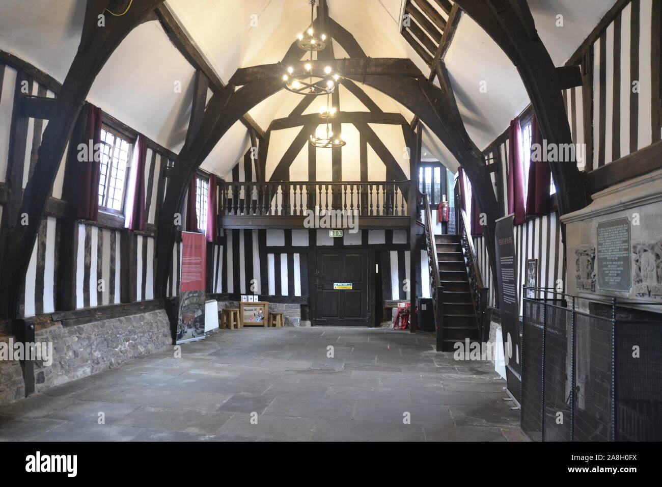 The medieval and tudor guildhall hi-res stock photography and images ...