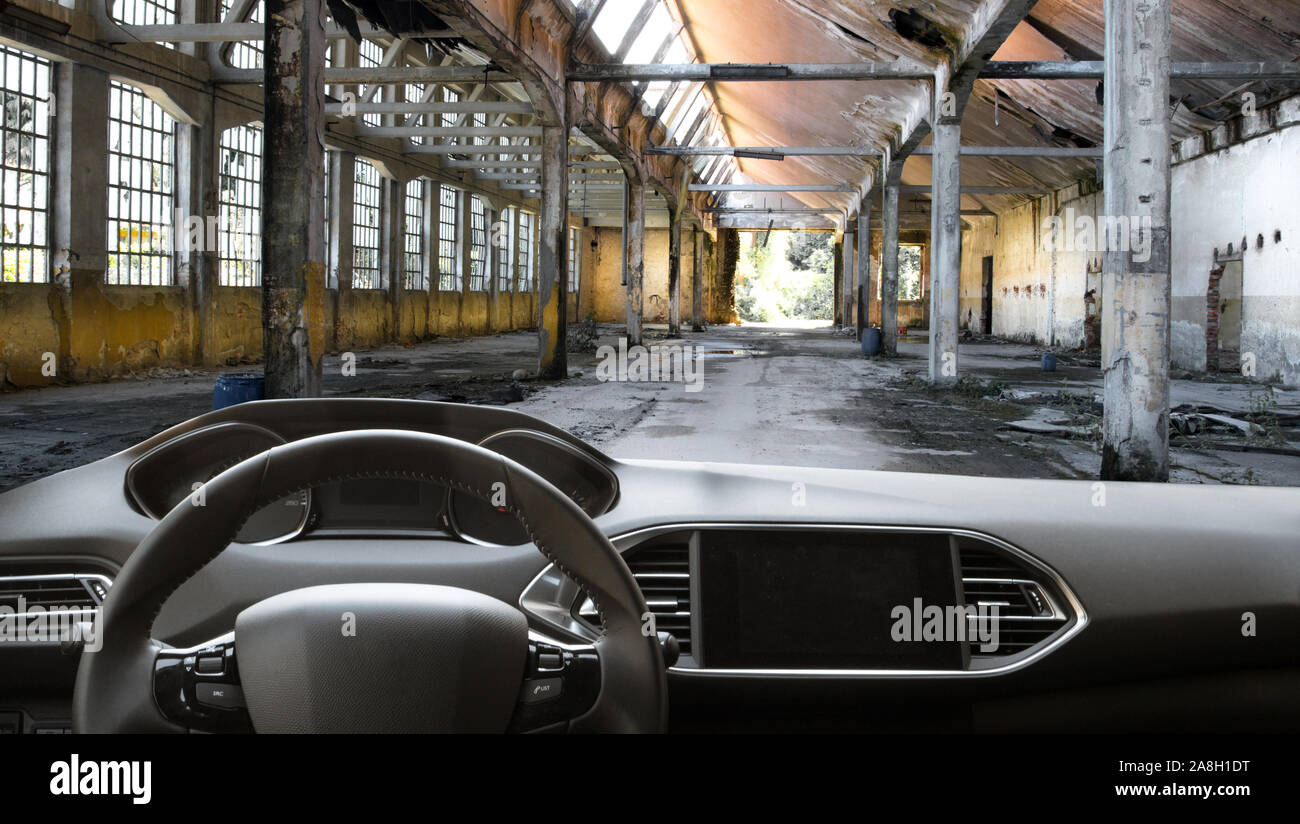 Abandoned car factory hi-res stock photography and images - Alamy