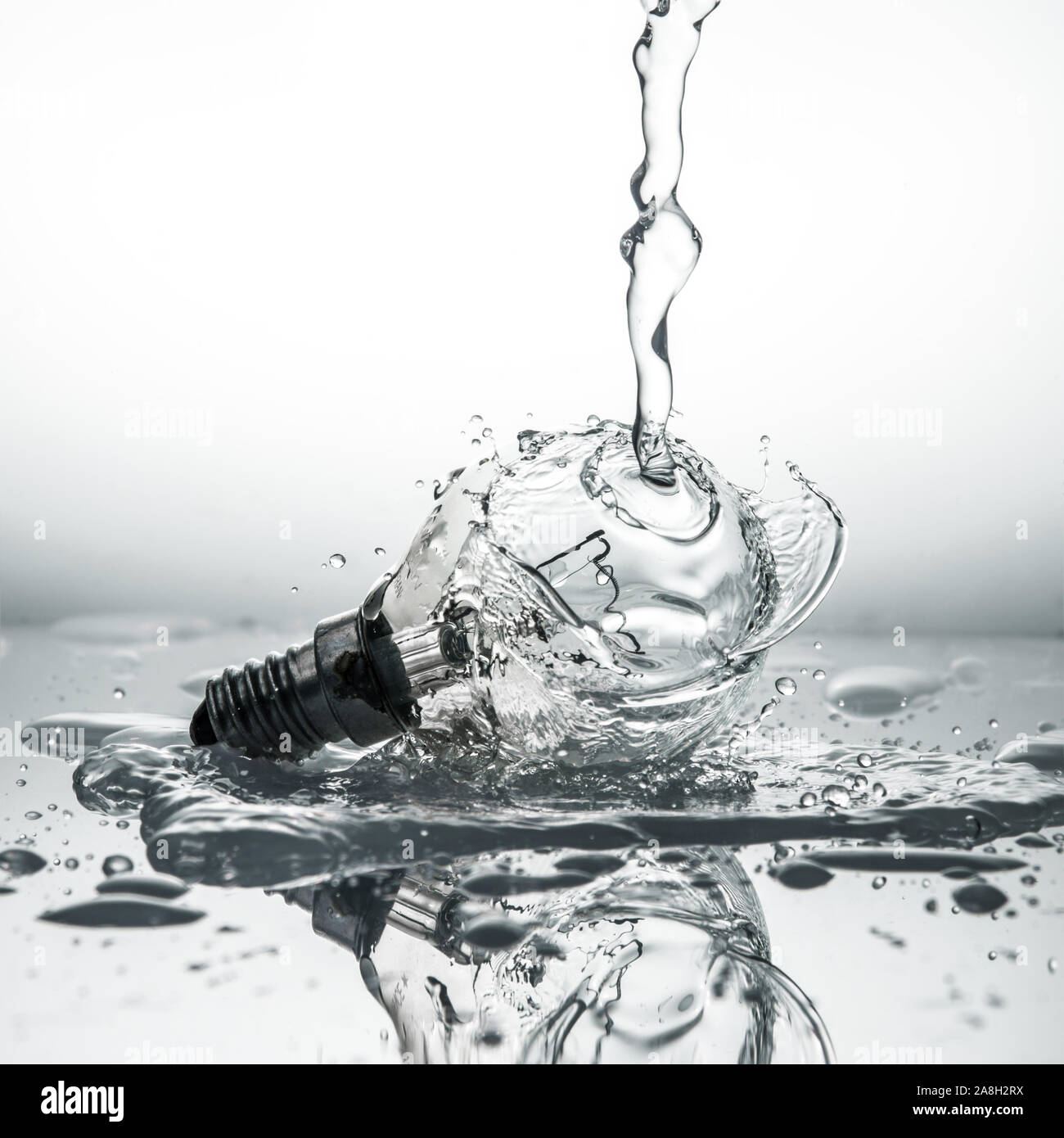 Bulb water splash hi-res stock photography and images - Alamy