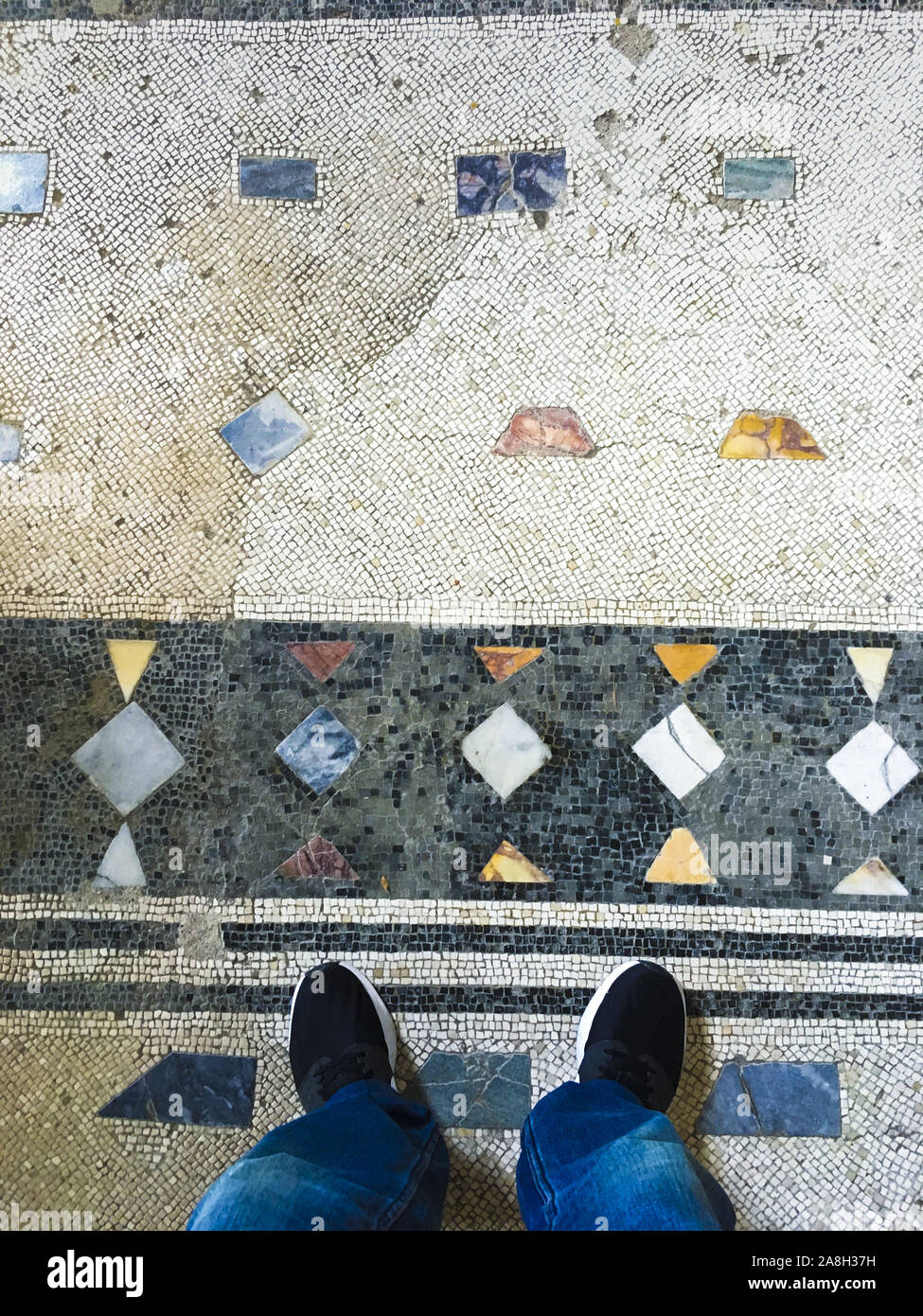 Roman balance hi-res stock photography and images - Alamy