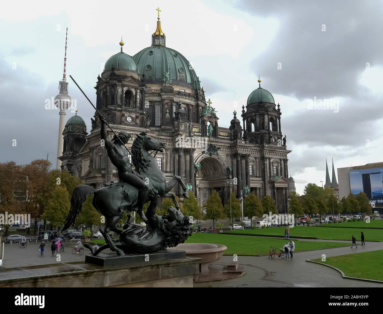 BERLIN, GERMANY OCTOBER, 6, 2017: berlin cathedral and the lion fighter ...