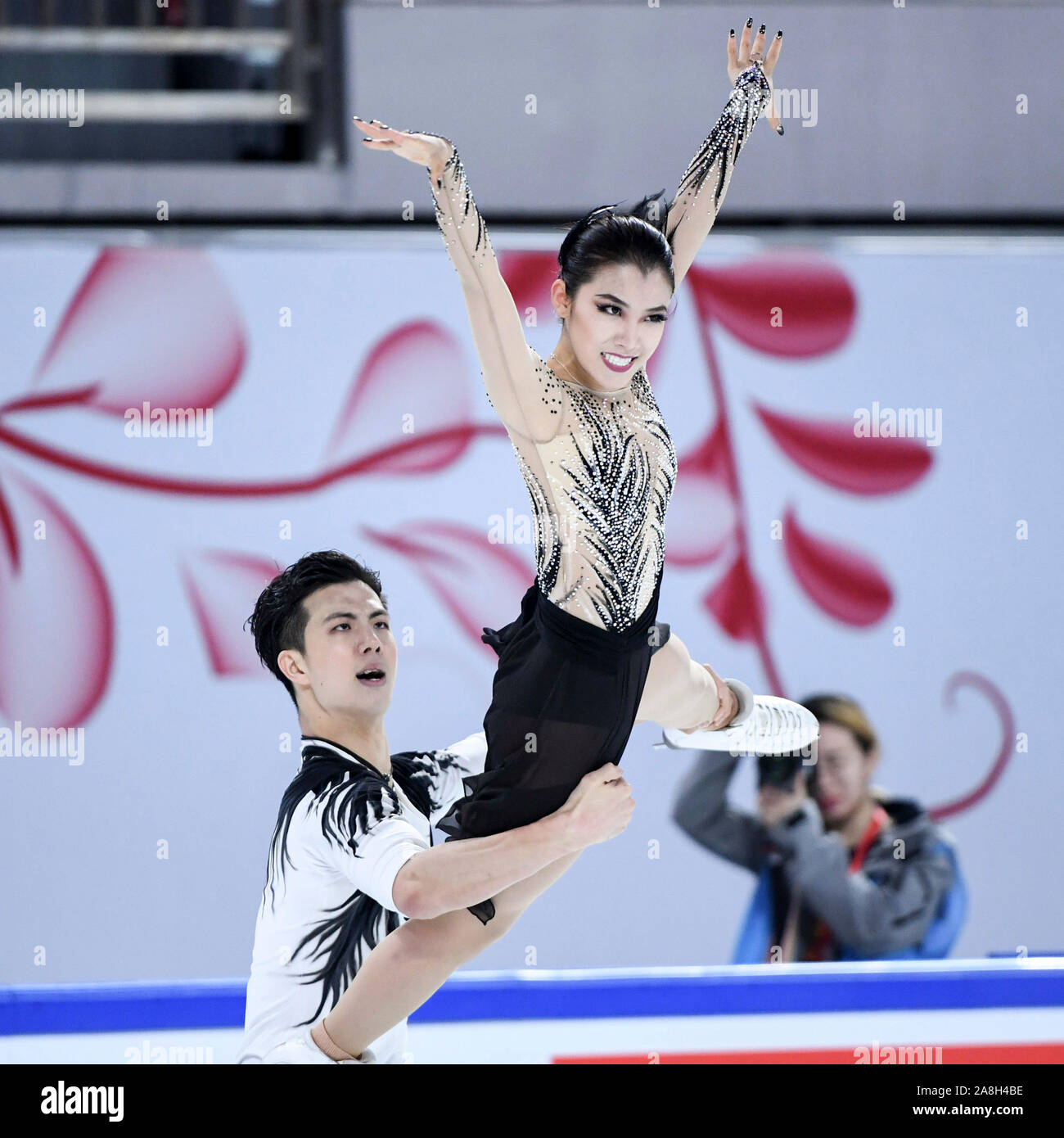Chongqing, China. 9th Nov, 2019. Wang Shiyue/Liu Xinyu (L) of China ...