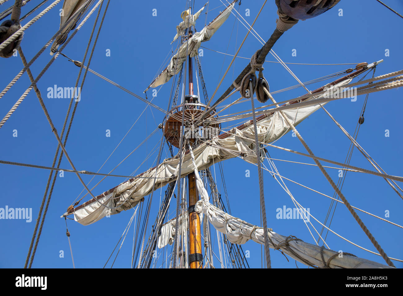 18th century frigate hi-res stock photography and images - Alamy