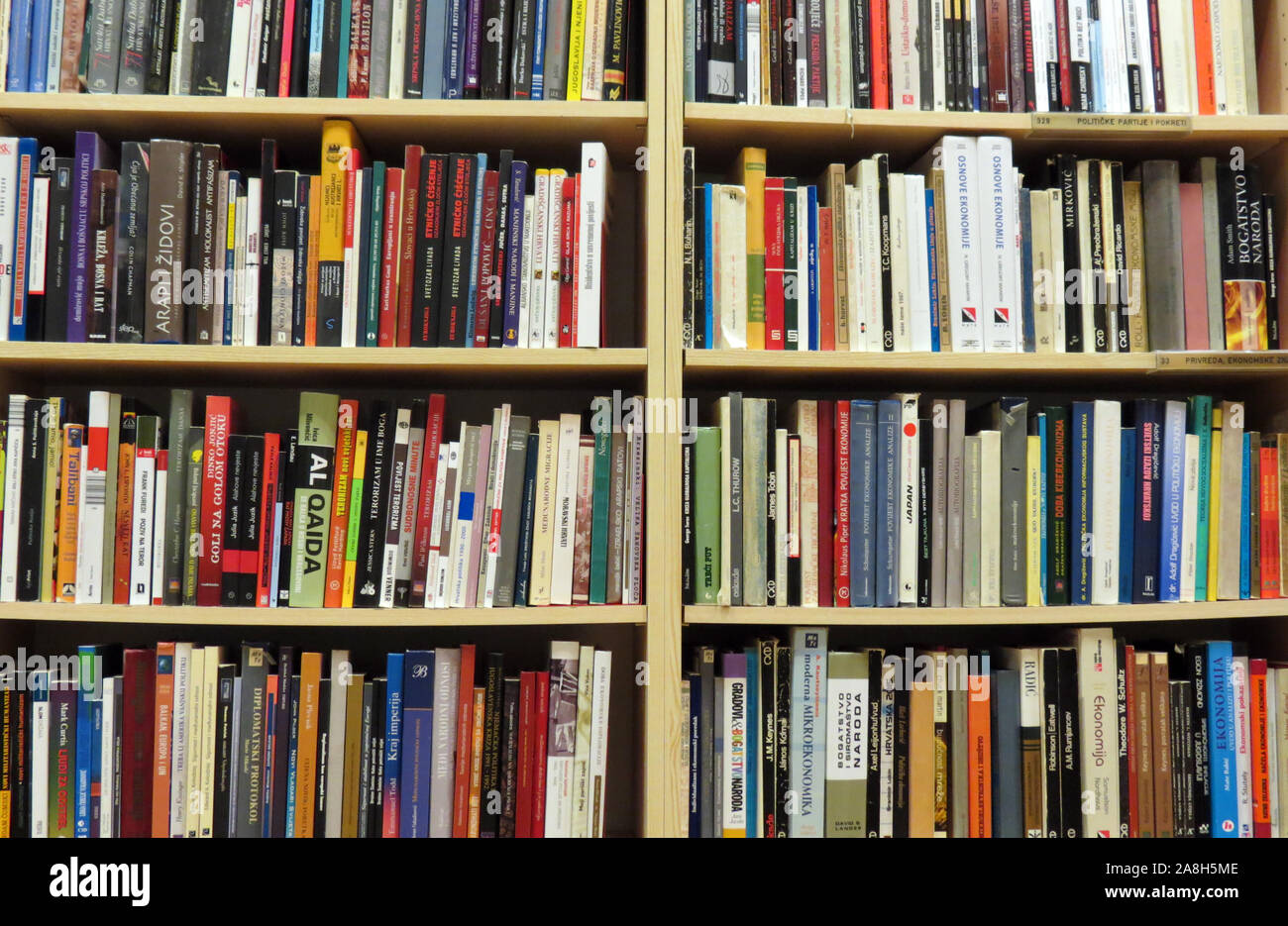 Library shelf journal hi-res stock photography and images - Alamy