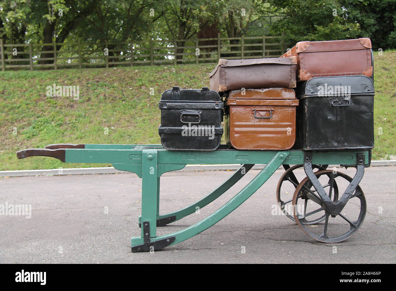 Railway porter with trolley of luggage hi-res stock photography and ...
