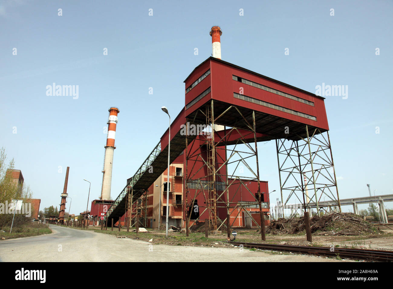 Old ruined factory construction hi-res stock photography and images - Alamy