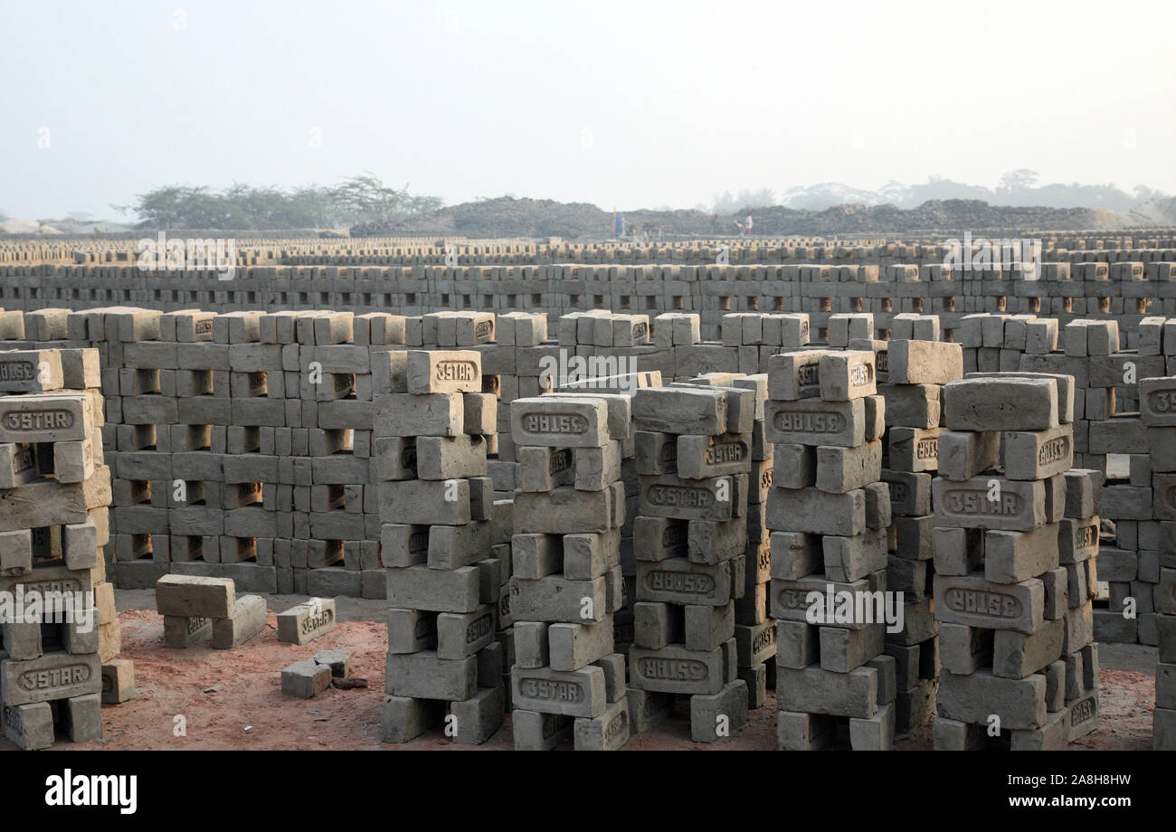 Brick factory in Sarberia, West Bengal, India Stock Photo - Alamy