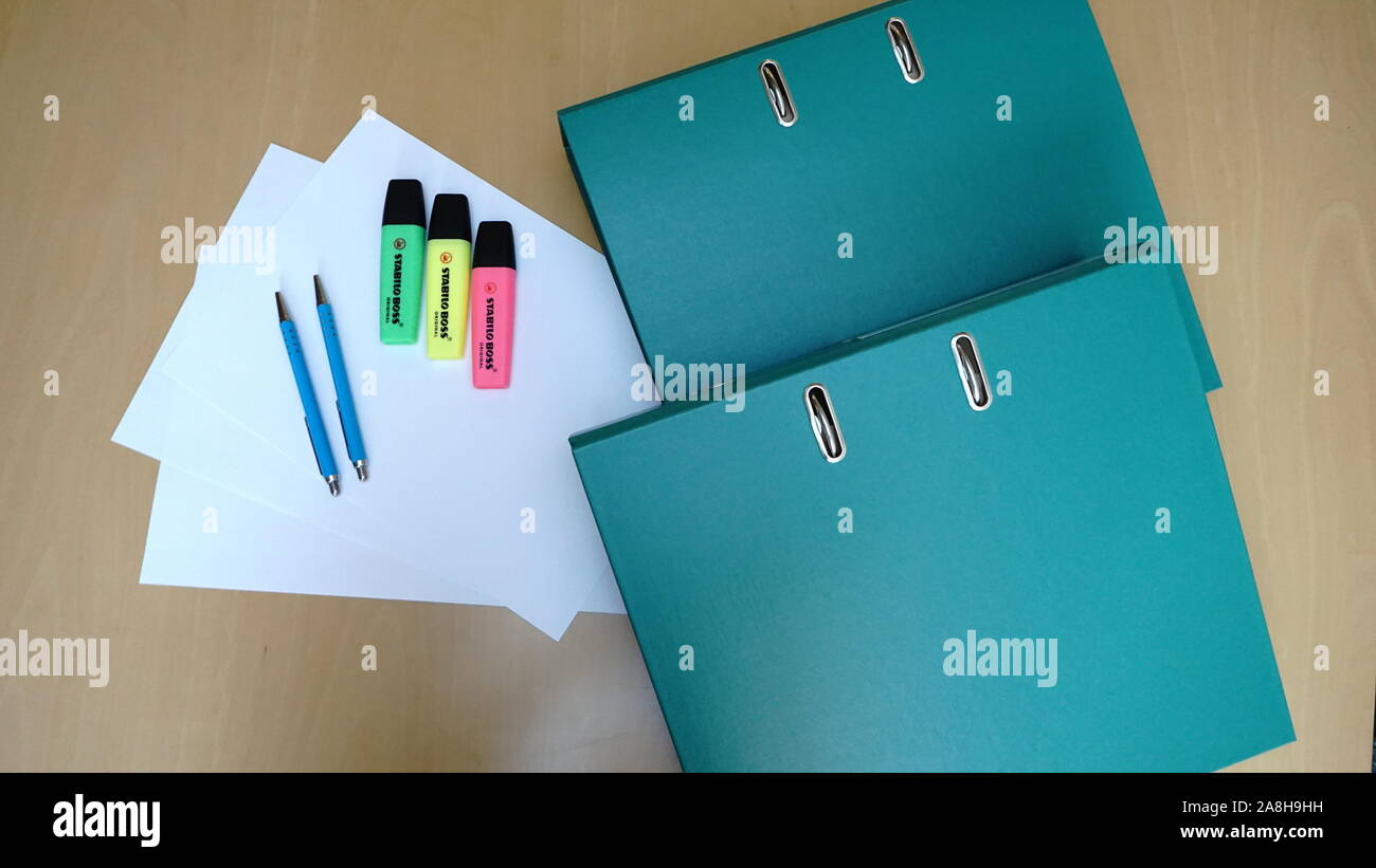 green folders with pen and paper Stock Photo - Alamy