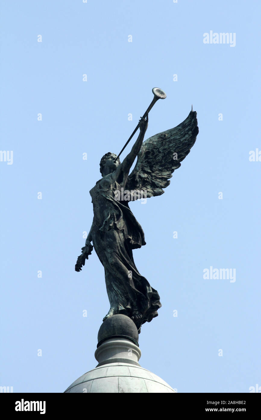 Victory statue dome hi-res stock photography and images - Alamy