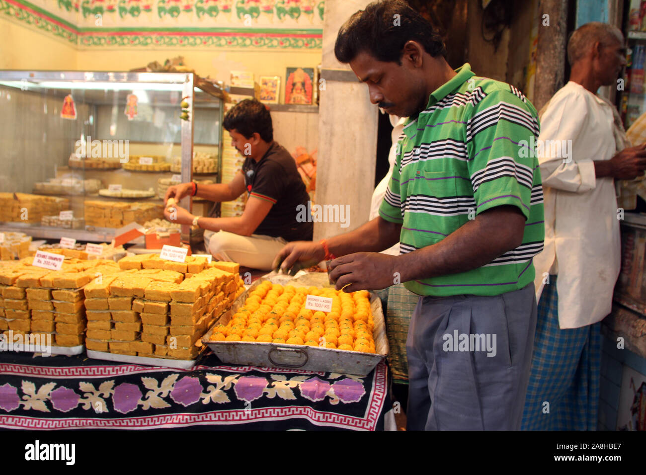 Bakery shop india hi-res stock photography and images - Alamy
