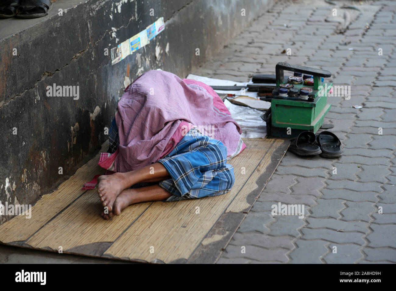 Homeless people sleep on footpath hi-res stock photography and images ...