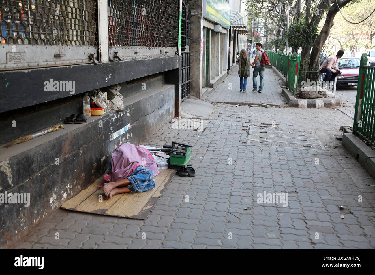 Poor homeless sleep street hi-res stock photography and images - Alamy