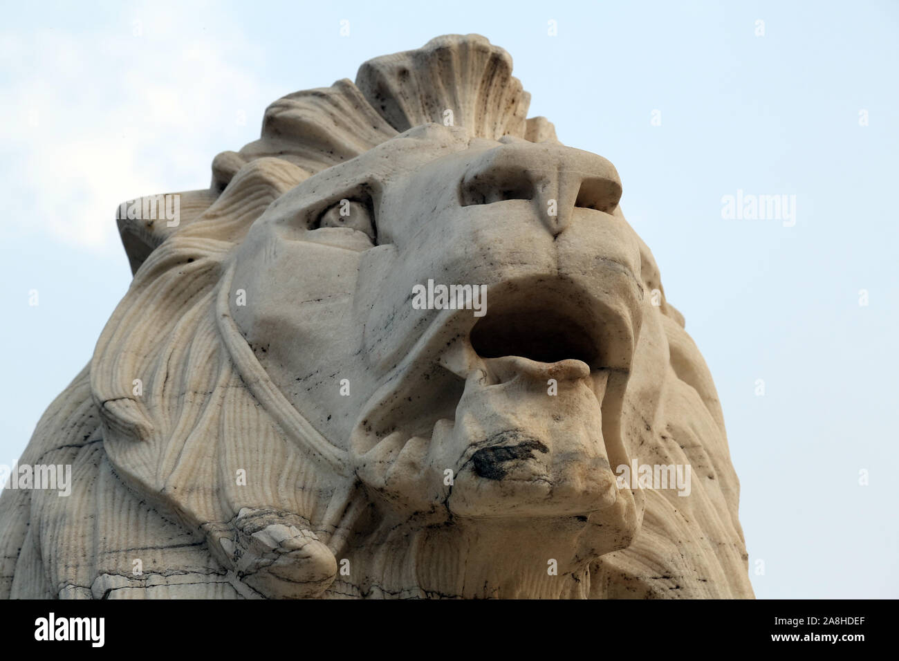 Antique Lion Statue in sky background at Victoria Memorial Gate ...