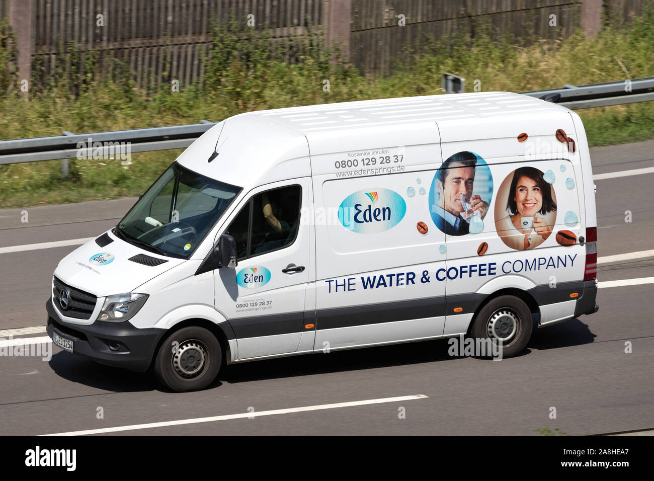 Mercedes benz delivery van hi-res stock photography and images - Alamy