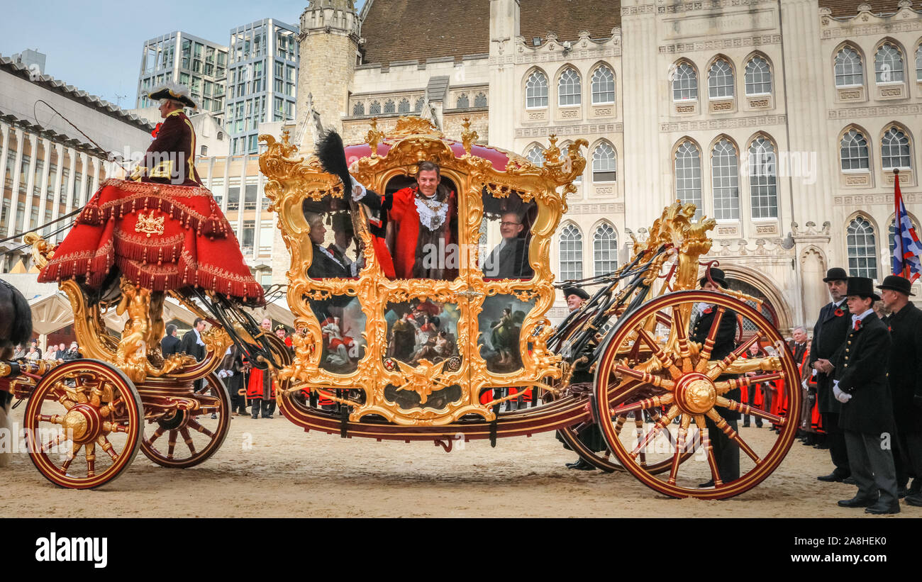 Golden carriage hi-res stock photography and images - Alamy