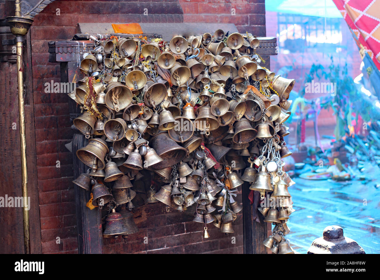 Big bell temple hi-res stock photography and images - Alamy
