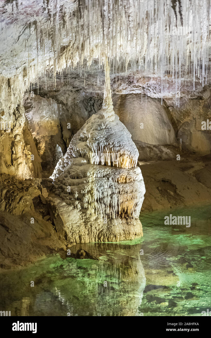 Formation de stalactite hi-res stock photography and images - Alamy