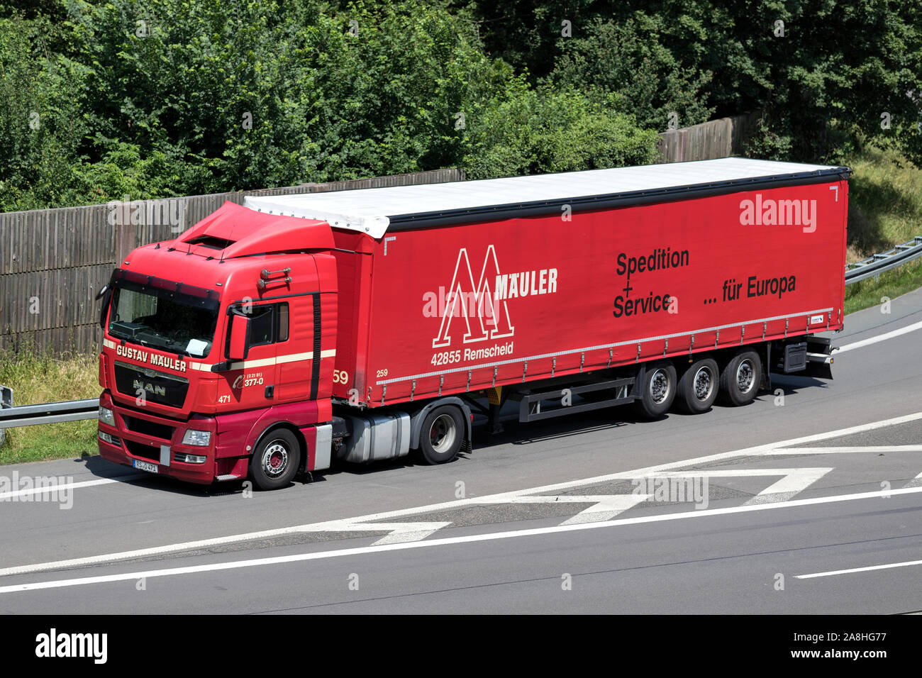 Trailer man hi-res stock photography and images - Alamy