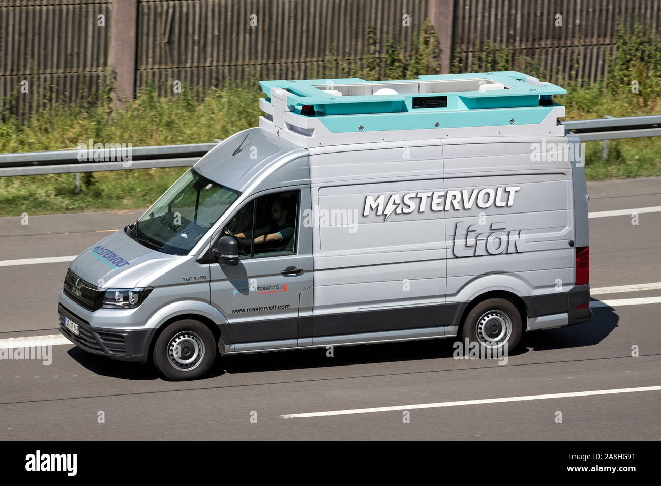 Man tge delivery truck hi-res stock photography and images - Alamy