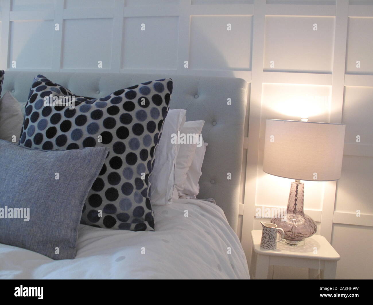 Bedside lamp bed white sheets hi-res stock photography and images - Alamy