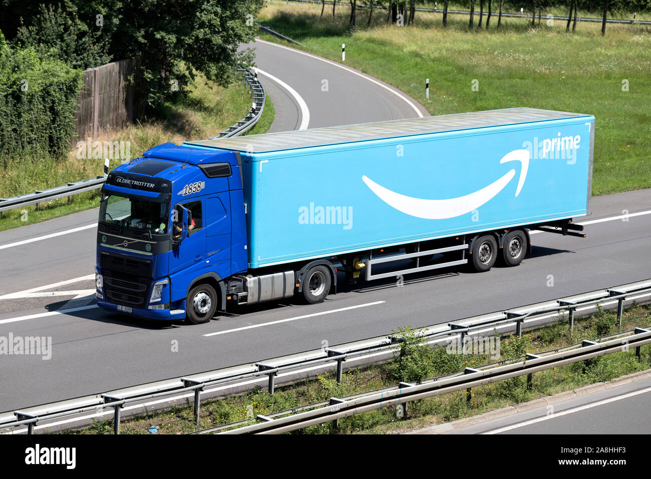 Amazon prime semi truck hi-res stock photography and images - Alamy