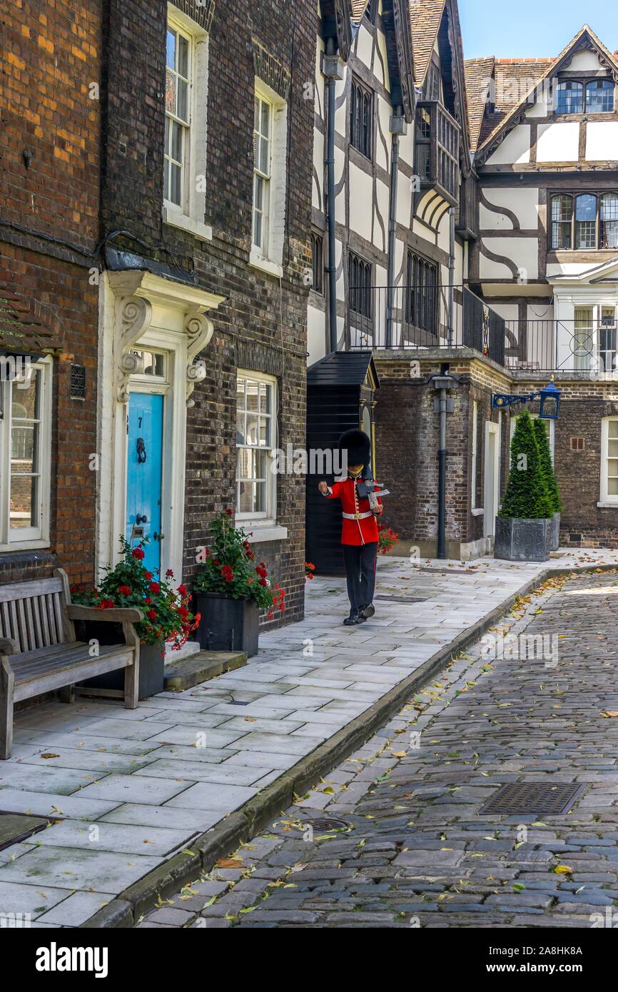 Tower green tower of london hi-res stock photography and images - Alamy