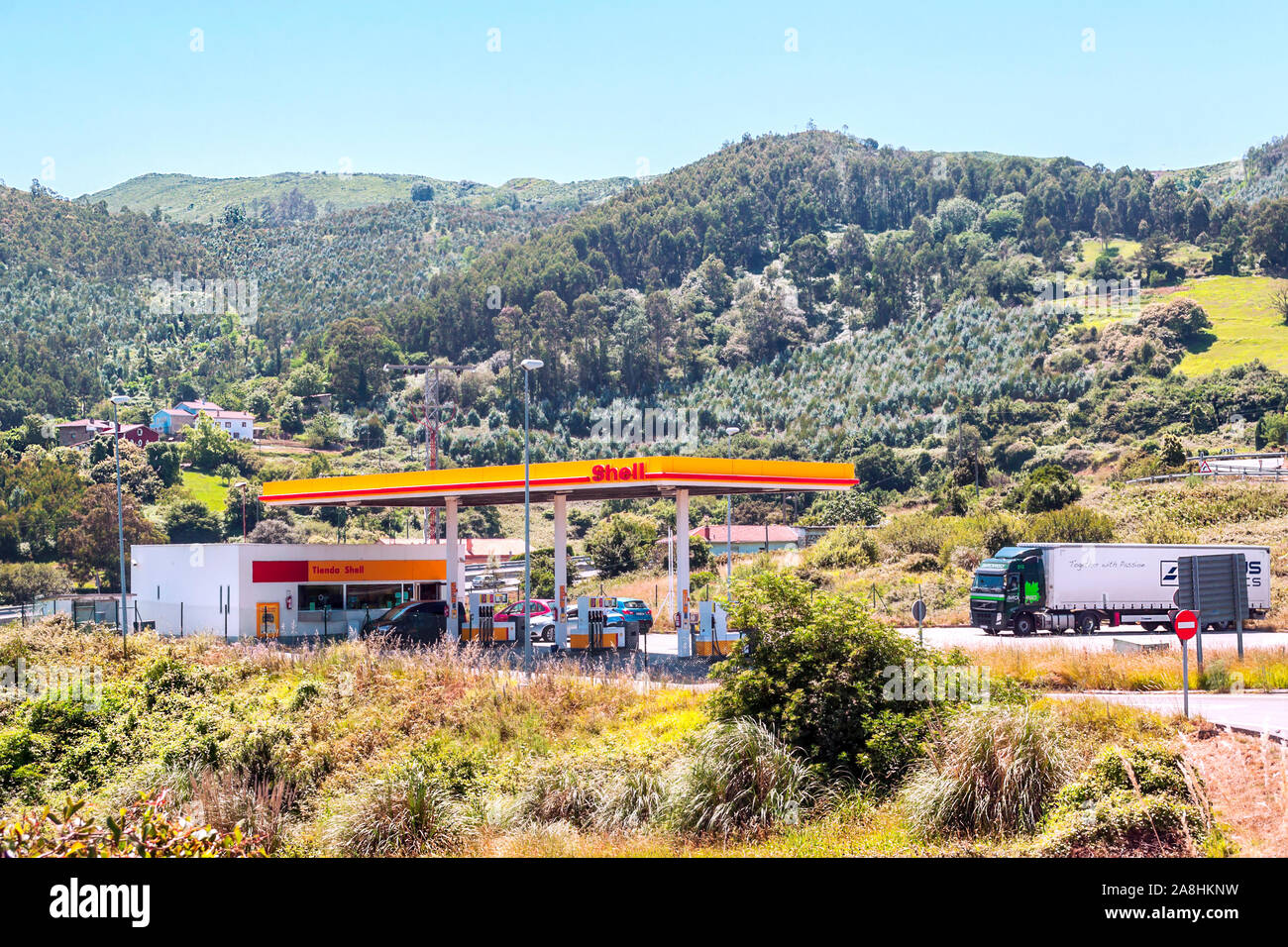Gas lorry country hi-res stock photography and images - Alamy