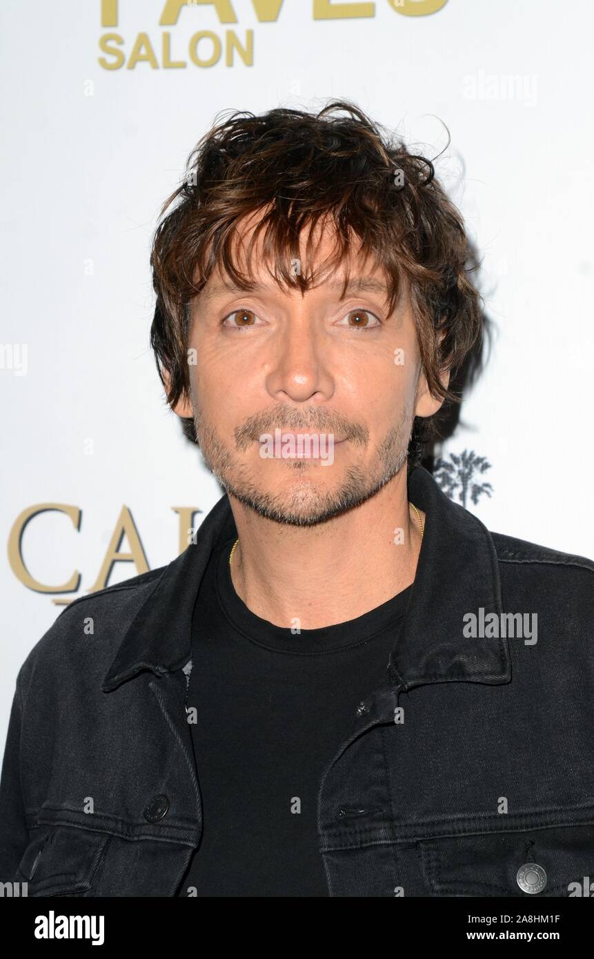 Hollywood, Ca. 8th Nov, 2019. Ken Paves at the Pop-Up Art Show by Billy ...