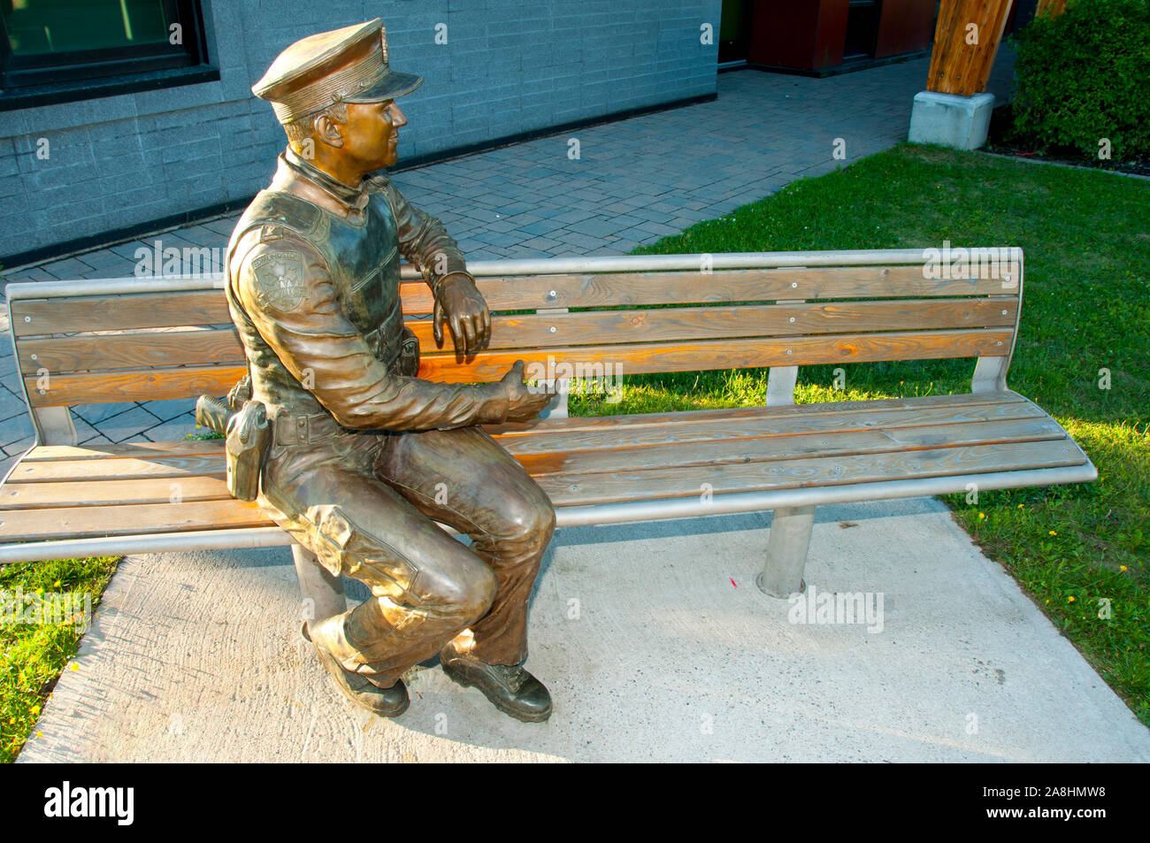Police statue hi-res stock photography and images - Alamy
