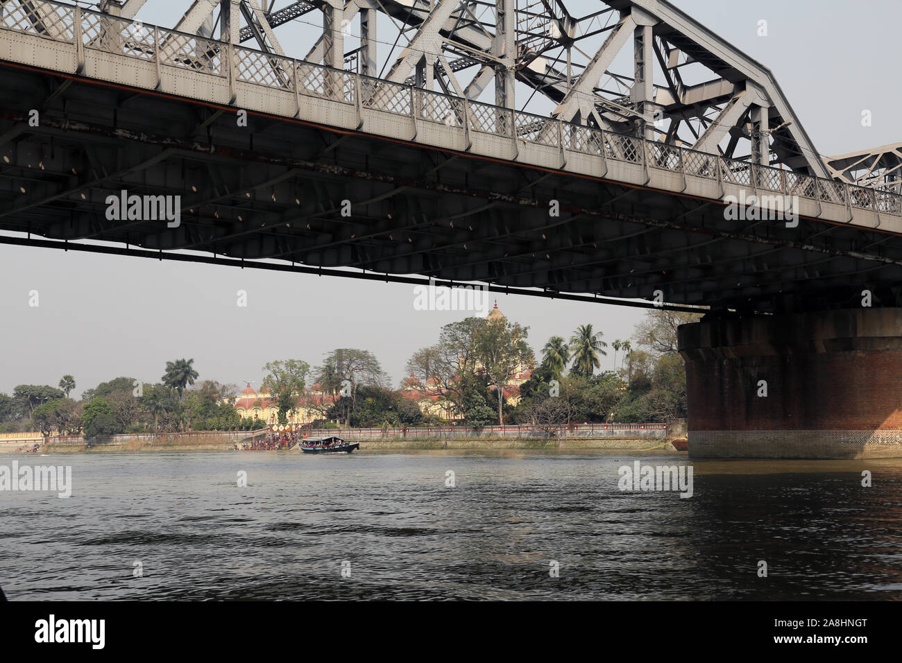 Bridge across the river, Vivekananda Setu, Kolkata Stock Photo - Alamy