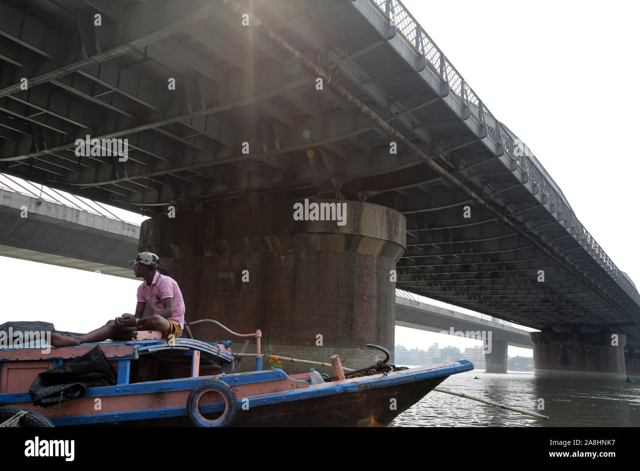 Bridge across the river, Vivekananda Setu, Kolkata Stock Photo - Alamy