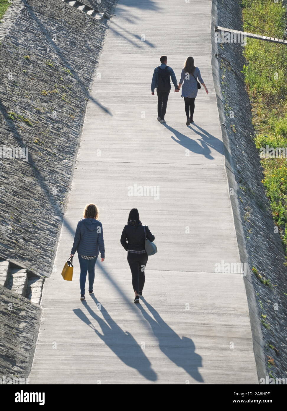 People on riverside walk hi-res stock photography and images - Alamy