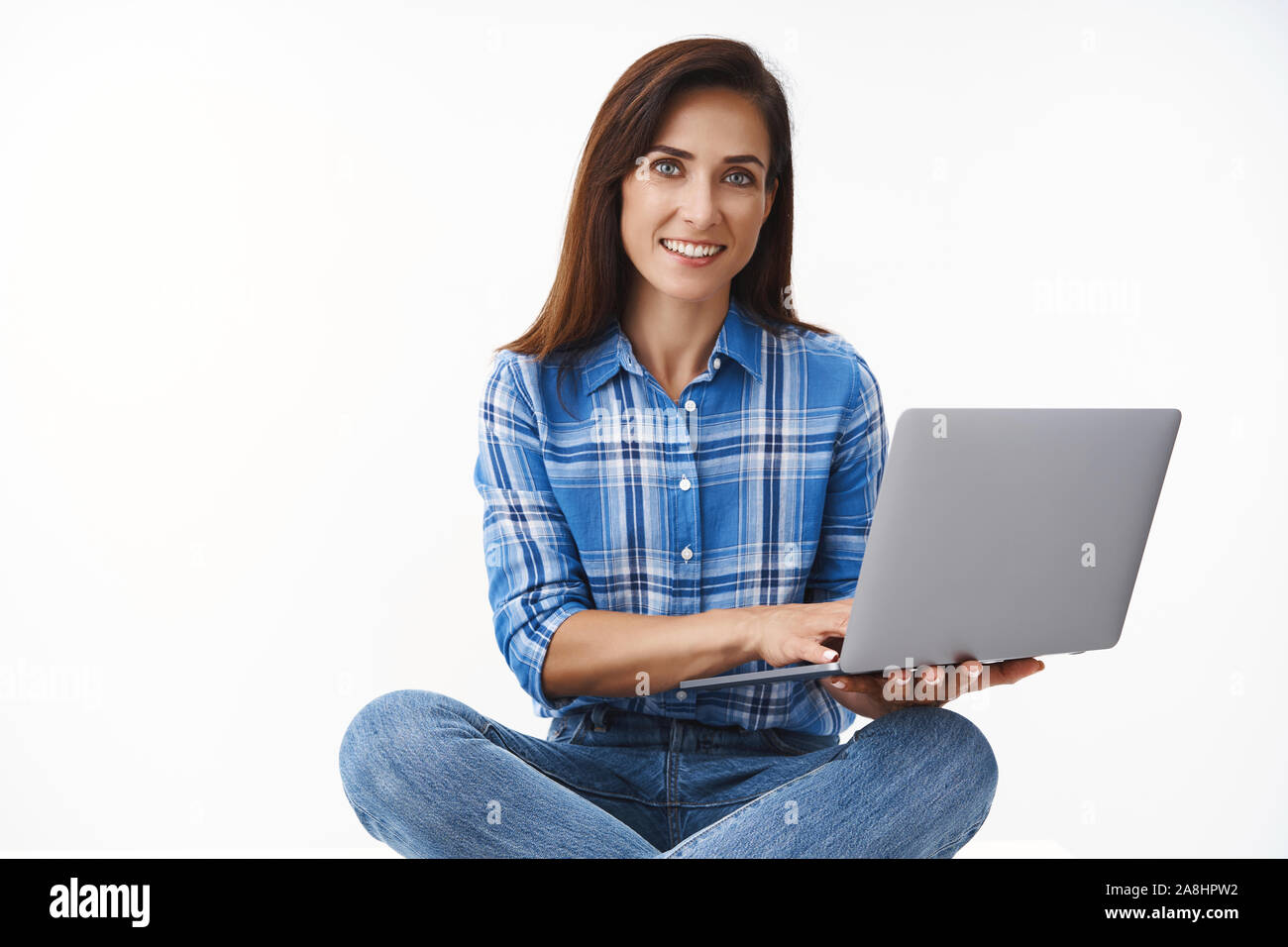Ambitious cheerful good-looking european woman sit crossed legs in ...