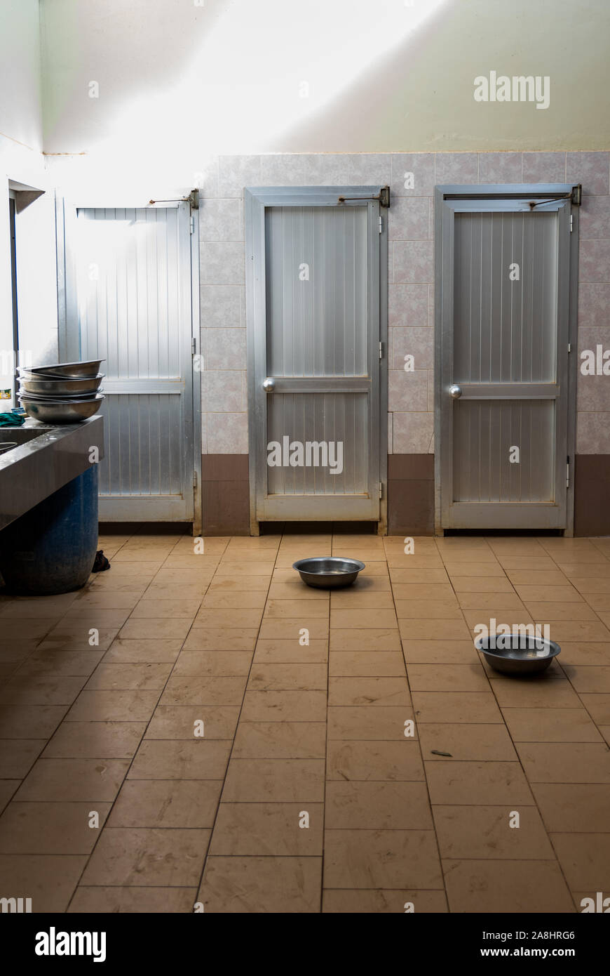 Rural hospital africa hi-res stock photography and images - Alamy