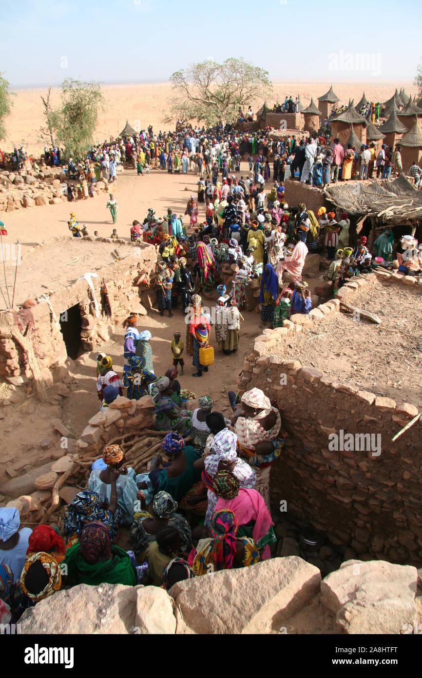 Dogon country : village of Kundu Dogomo - funeral of Amakana Dara Stock ...